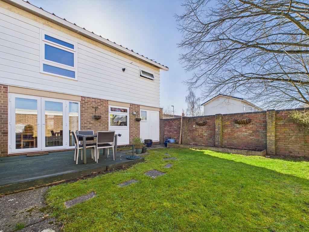 Dover Close, Winklebury, Basingstoke... 3 bed end of terrace house - £ ...