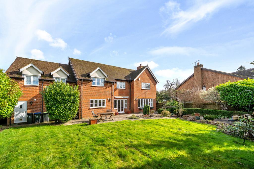 Norgrove Park, Gerrards Cross... 5 bed detached house - £1,895,000