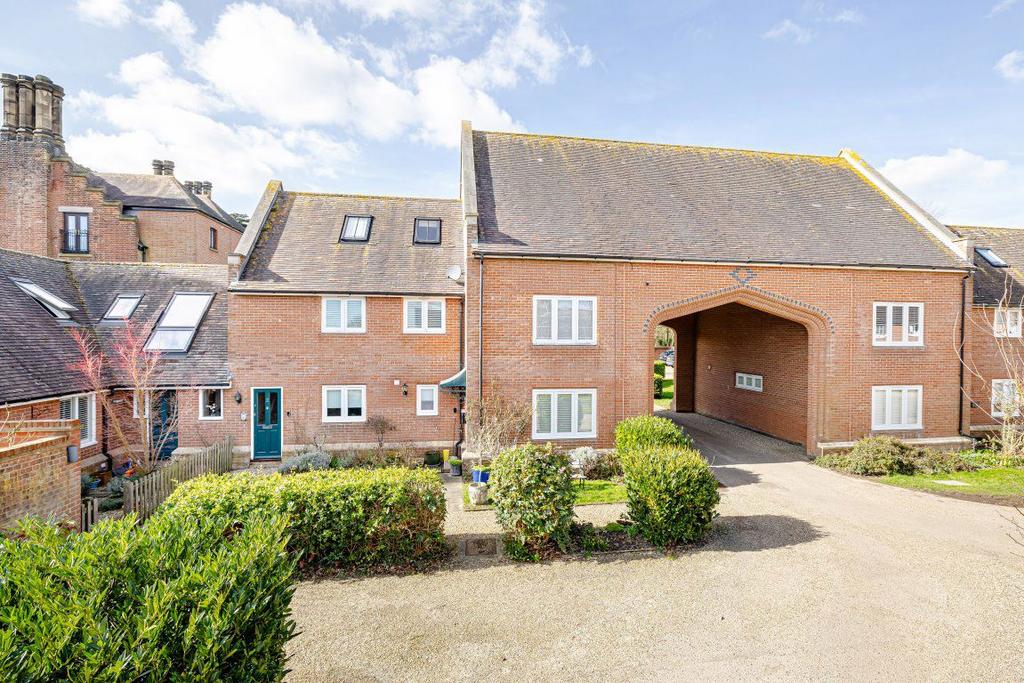 Hadham Hall, Little Hadham 4 bed maisonette - £2,200 pcm (£508 pw)