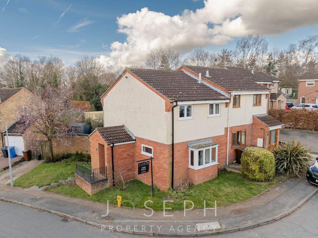 Andros Close, Ipswich, IP3 3 bed semi-detached house - £280,000