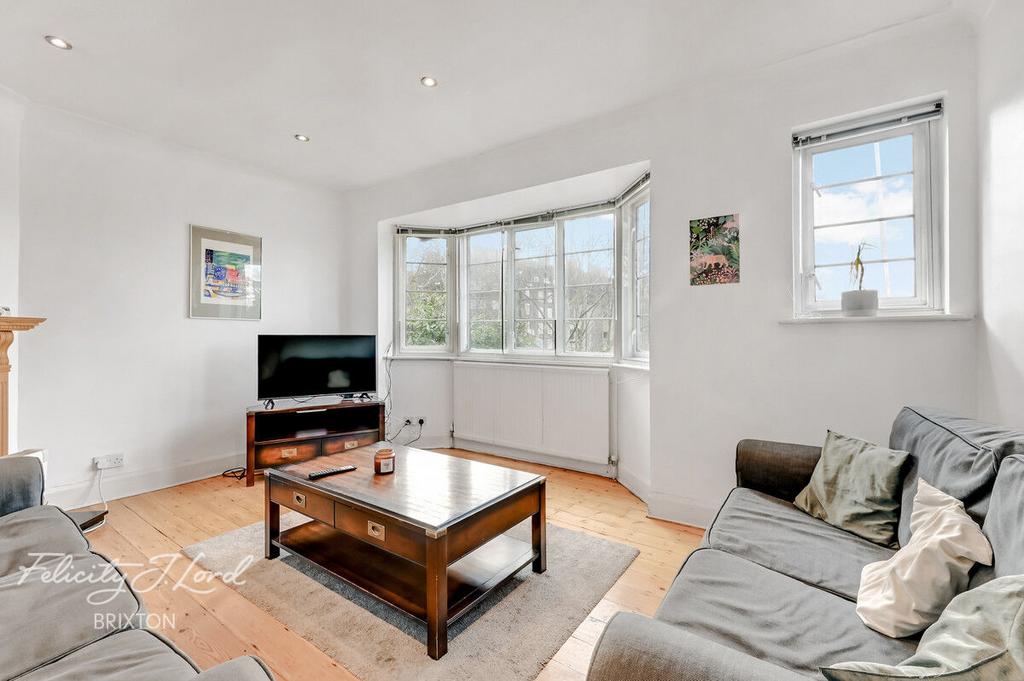 Atkins Road, London, SW12 3 bed flat for sale - £599,995