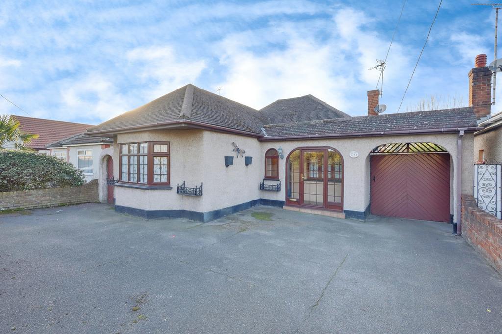 Church Road, Benfleet, SS7 3 bed detached bungalow for sale - £375,000