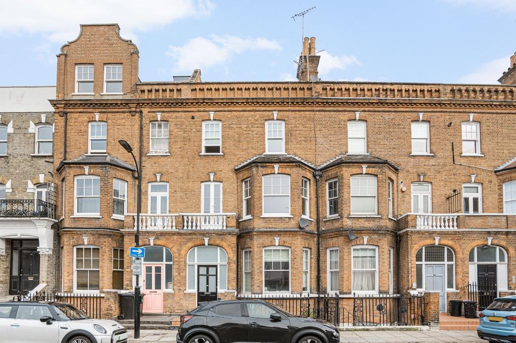 Barons Court Road, Barons Court, London 2 bed flat for sale - £475,000