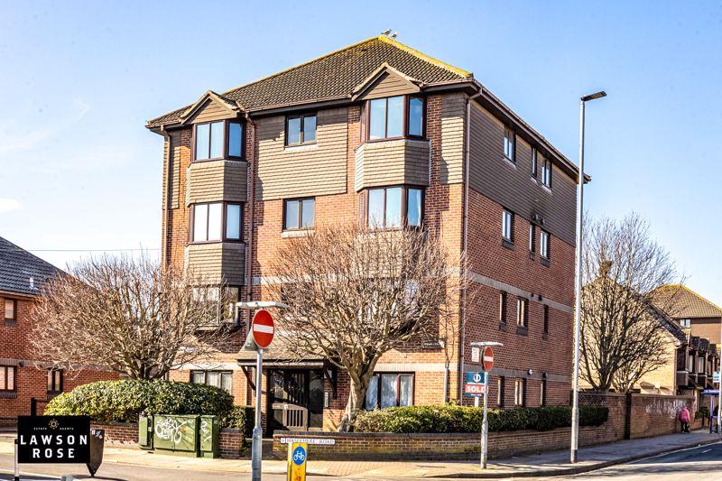 Rowan Court, Southsea 2 bed flat for sale - £175,000