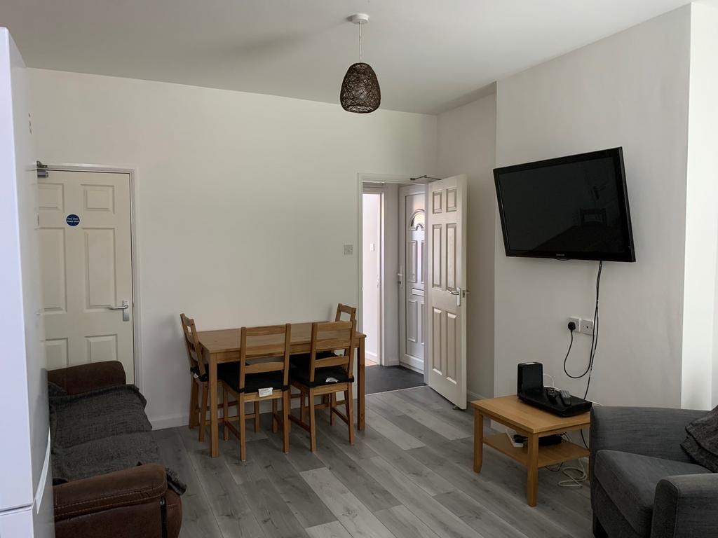 Duchess Road, Sheffield 5 bed terraced house - £364 pcm (£84 pw)