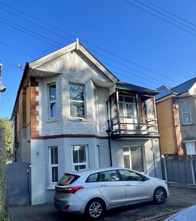 Maxwell Road, Bournemouth 2 bed property - £1,300 pcm (£300 pw)