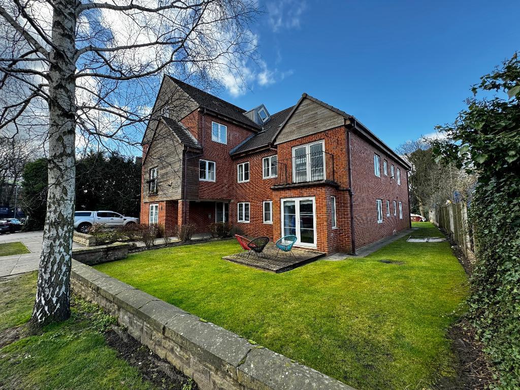 52 Daisy Bank Road, Victoria Park... 2 bed flat - £165,000