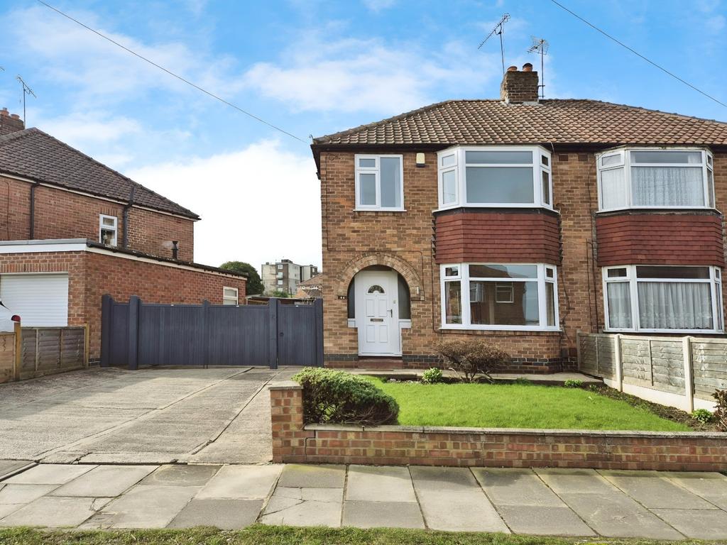Howe Hill Road, York YO26 3 bed semi-detached house - £1,350 pcm (£312 pw)