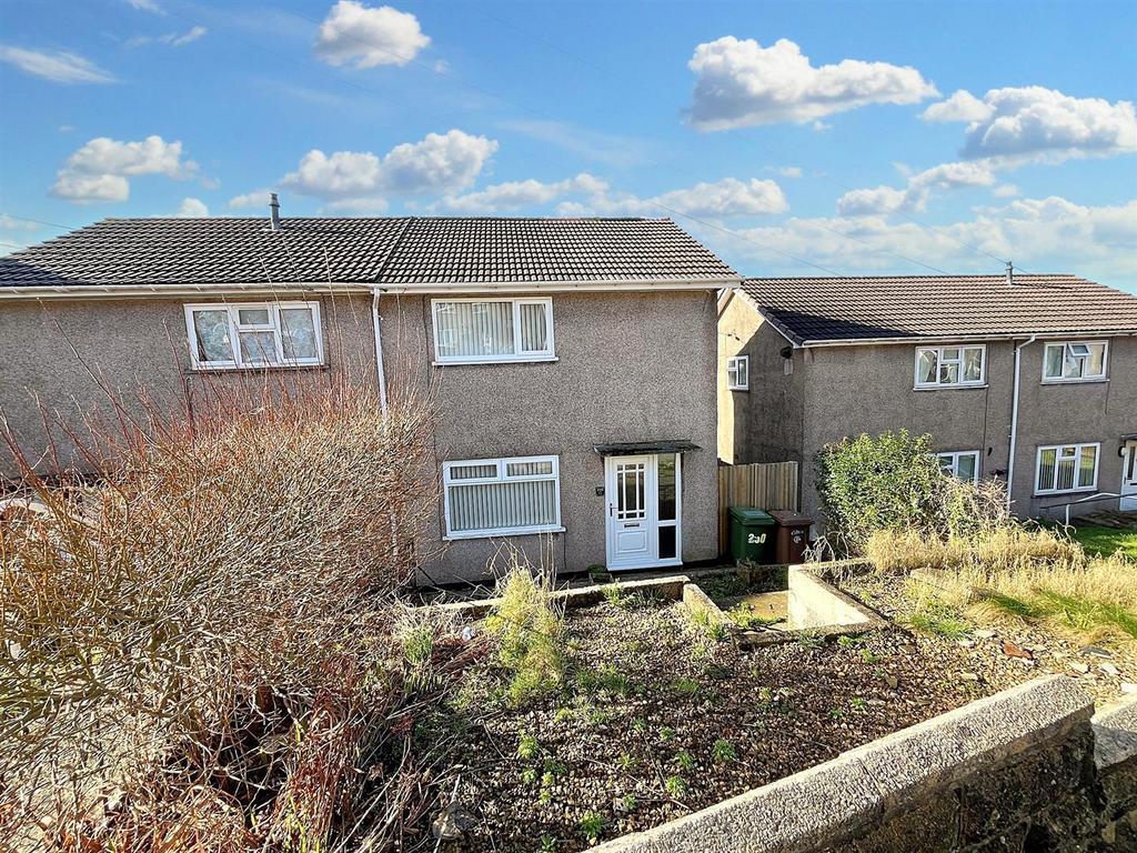 Elm Drive, Risca, Newport 2 bed semi-detached house for sale - £150,000