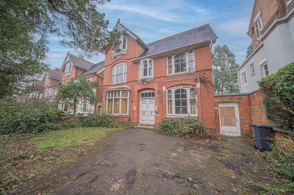 St. Bernards Road, Solihull, B92 7 bed detached house for sale - £750,000
