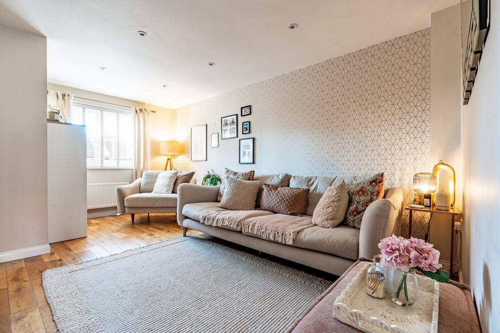 Lyde Green, Bristol BS16 3 bed semi-detached house - £375,000
