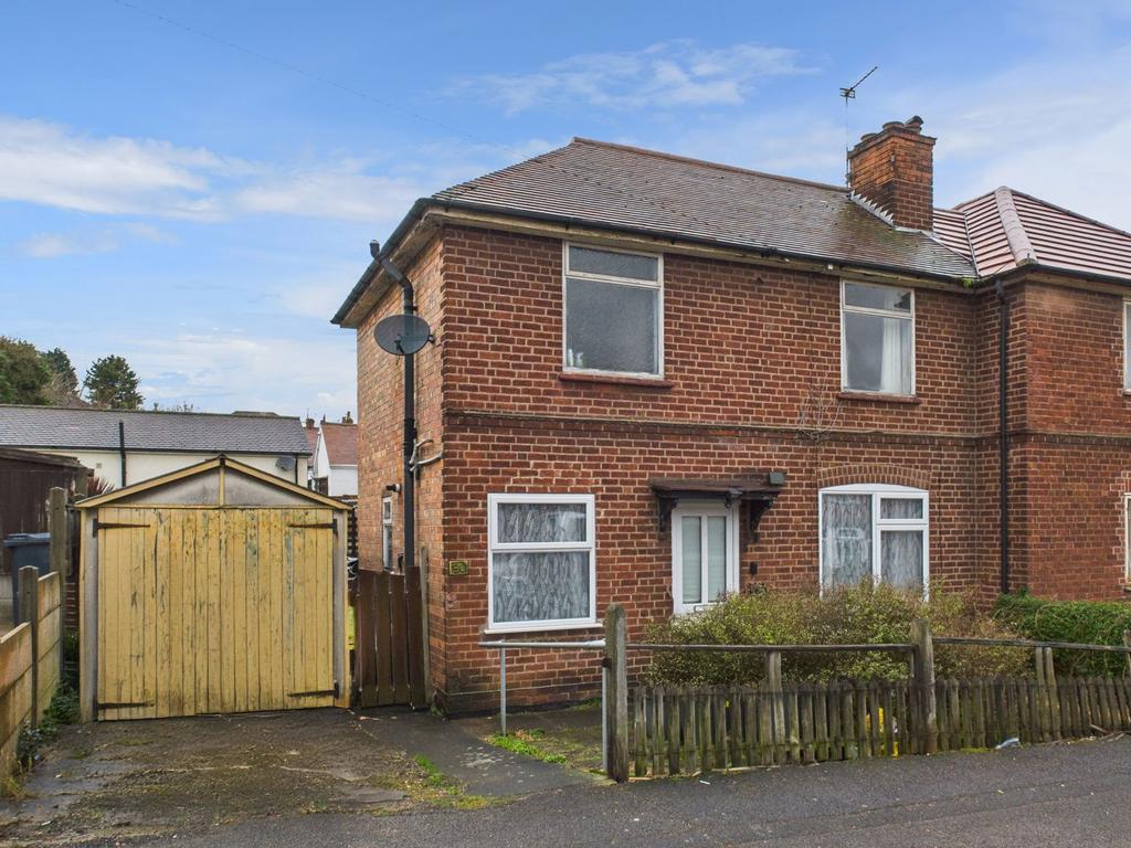 Chatsworth Avenue, Nottingham NG4 3 bed semi-detached house - £170,000