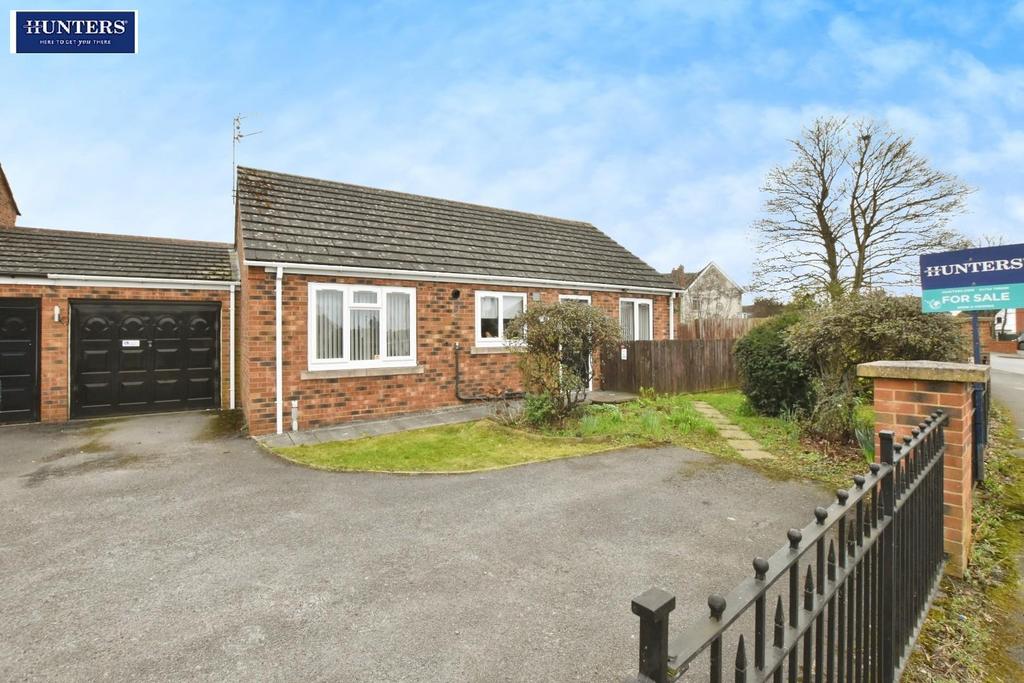 Priory Lane, Scunthorpe, DN17 1HD 2 bed detached bungalow for sale - £ ...