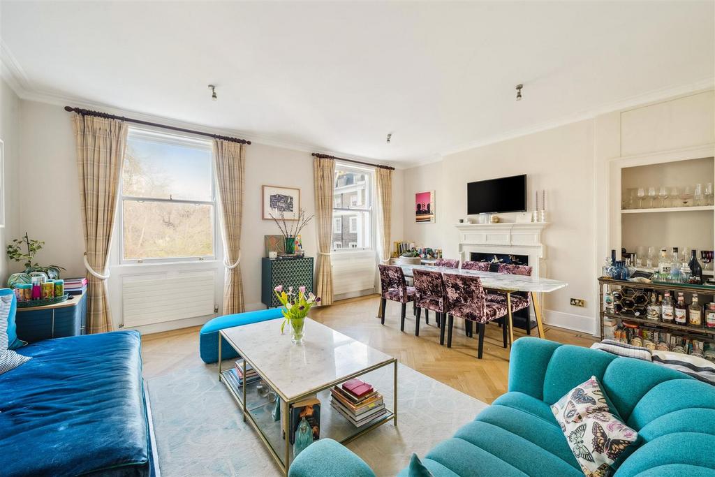 Thurloe Square, Knightsbridge, SW7 2 bed apartment - £4,498 pcm (£1,038 pw)
