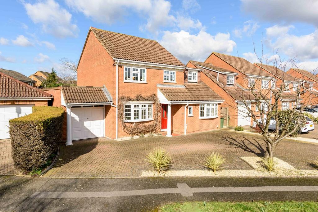 Elland Road, Walton-on-Thames, KT12 4 bed detached house for sale - £ ...