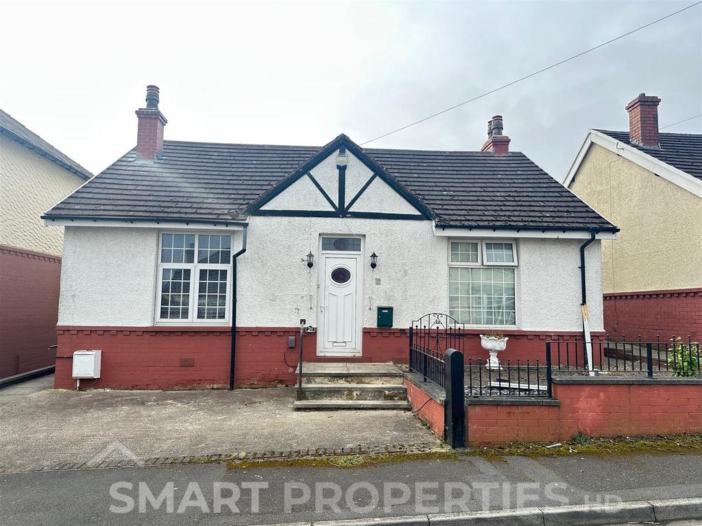 Tom Lane, Huddersfield HD4 2 bed detached bungalow - £800 pcm (£185 pw)