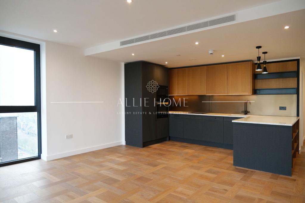 9 Arrival Square Vaughan Way, London E1W 2 bed flat - £1,380,000