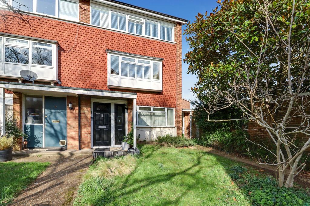 Spurfield, West Molesey, KT8 2 bed property for sale - £380,000
