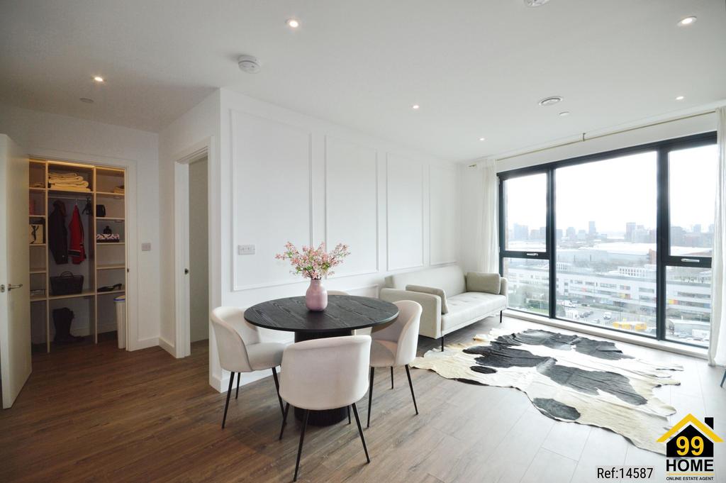 Riverstone Heights, London, Borough... 1 bed flat for sale - £102,500
