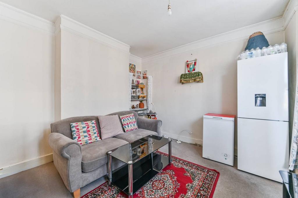 Sutherland Road, Croydon, CR0 3 bed terraced house - £415,000