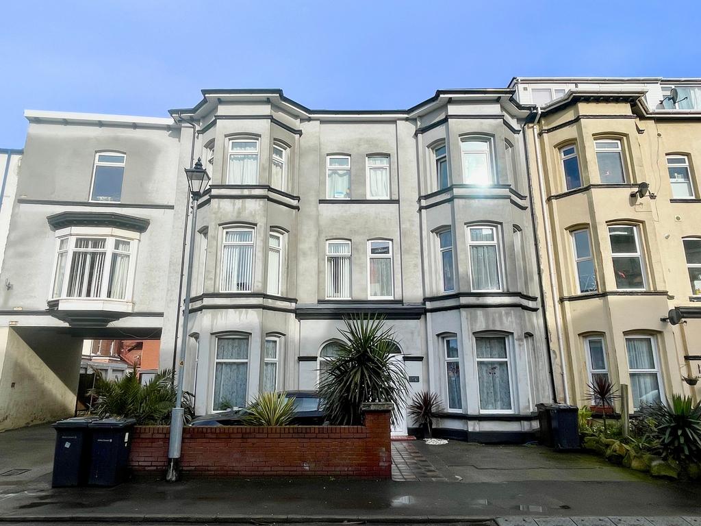 Southport PR9 1 bed flat - £560 pcm (£129 pw)