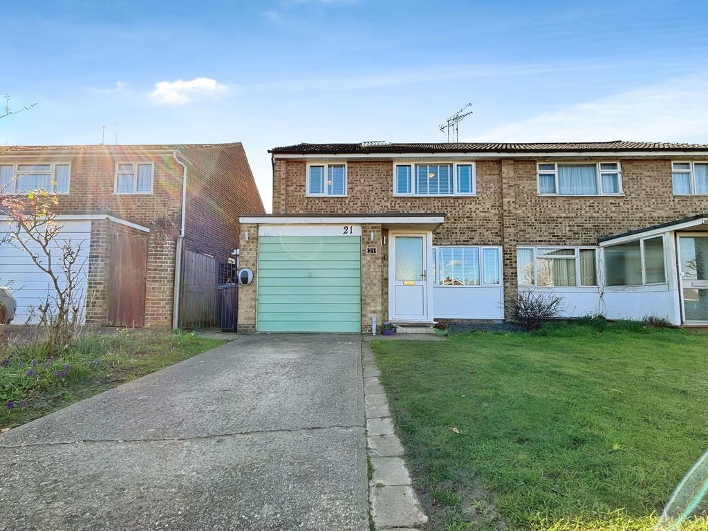 Saxon Drive, Witham CM8 3 bed semi-detached house for sale - £400,000
