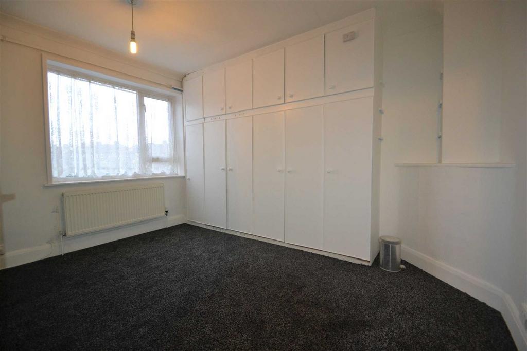 Jarrow Road, Chadwell Heath, Romford... 3 bed semi-detached house to ...