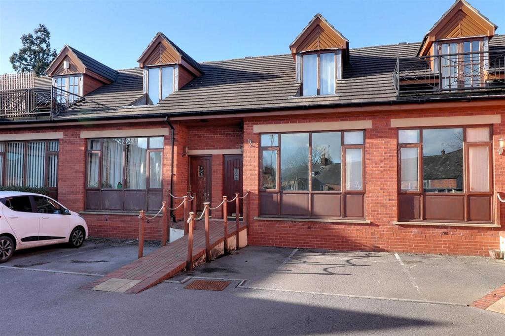 High Street, Stonehouse 1 bed apartment - £149,950