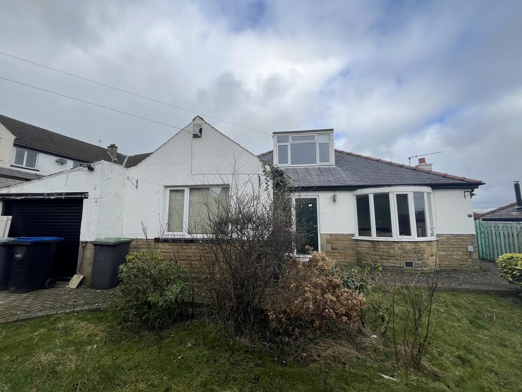 Springfield Road, Baildon BD17 3 bed detached house - £1,200 pcm (£277 pw)