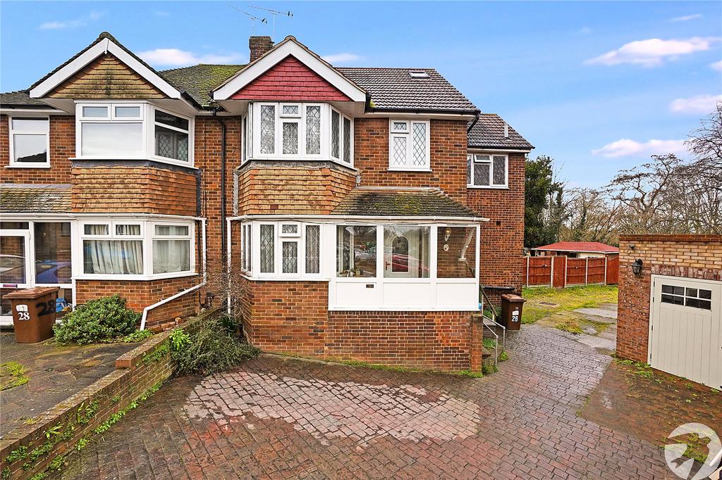 Chatsworth Drive, Frindsbury, Kent, ME2 5 bed semi-detached house for ...