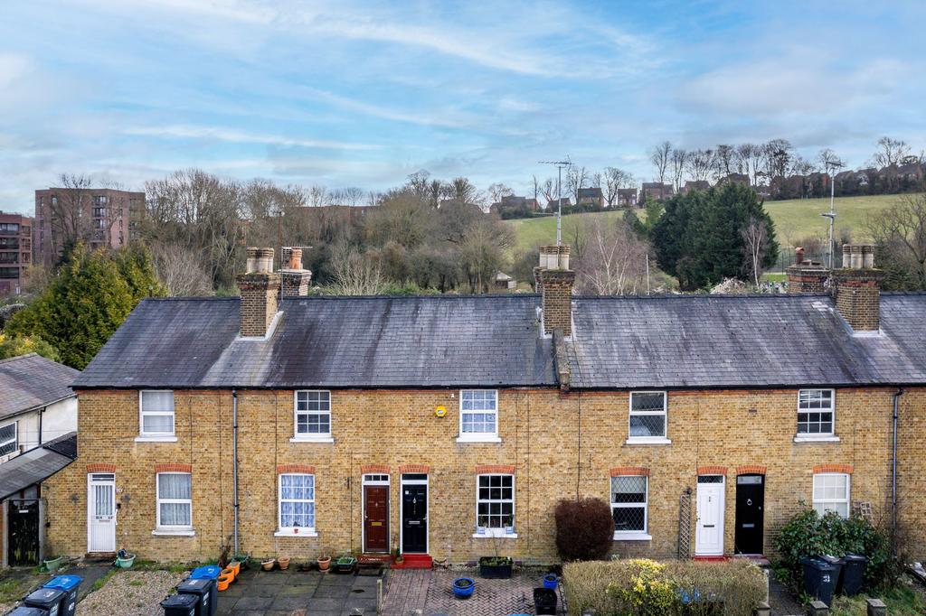 Chipstead Valley Road, Coulsdon, CR5 2 bed terraced house - £450,000