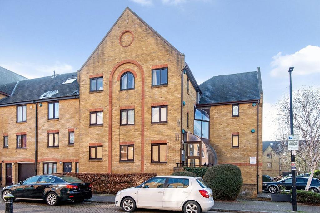 Kennet Street, London E1W 2 bed flat - £1,950 pcm (£450 pw)