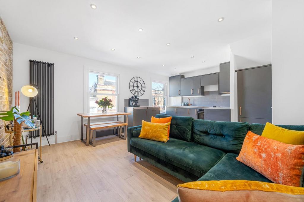 Saltoun Road, SW2 3 bed flat - £650,000