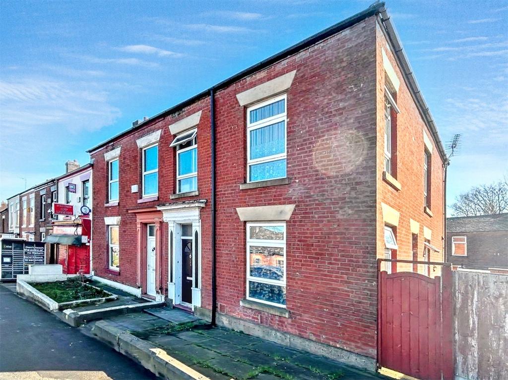 Bradford Street, Bolton, BL2 9 bed end of terrace house - £230,000