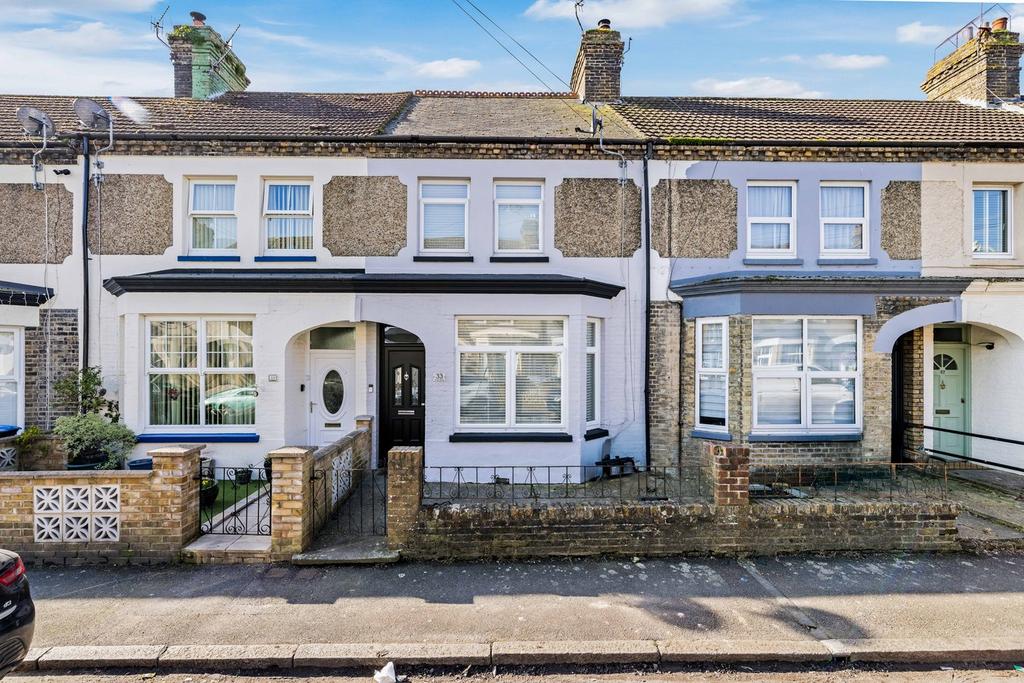 Millais Road, Dover, CT16 3 bed terraced house - £240,000