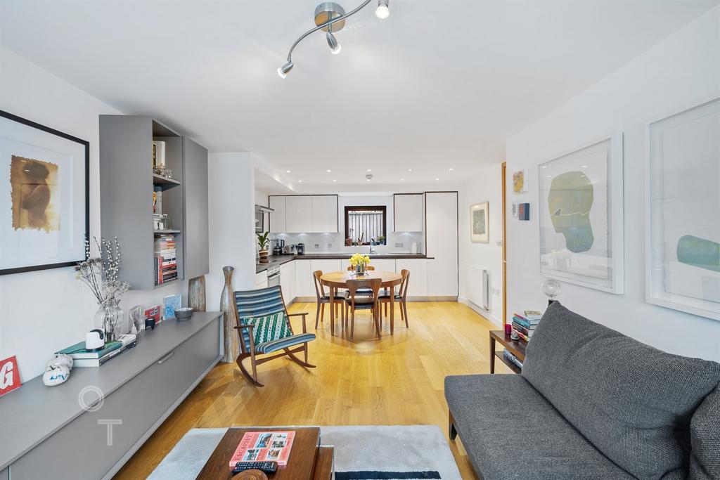 Harmood Grove, Chalk Farm, NW1 2 bed flat for sale - £730,000