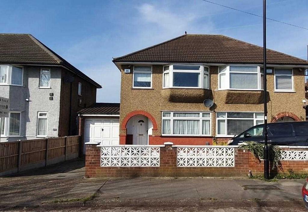 Staines Road, Bedfont 3 bed semi-detached house for sale - £529,950