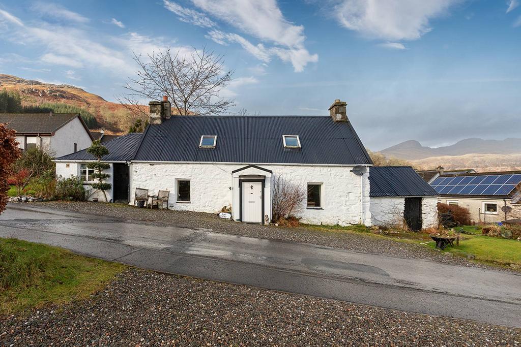 Pearl Cottage Manse Road... 2 bed detached house for sale - £145,000