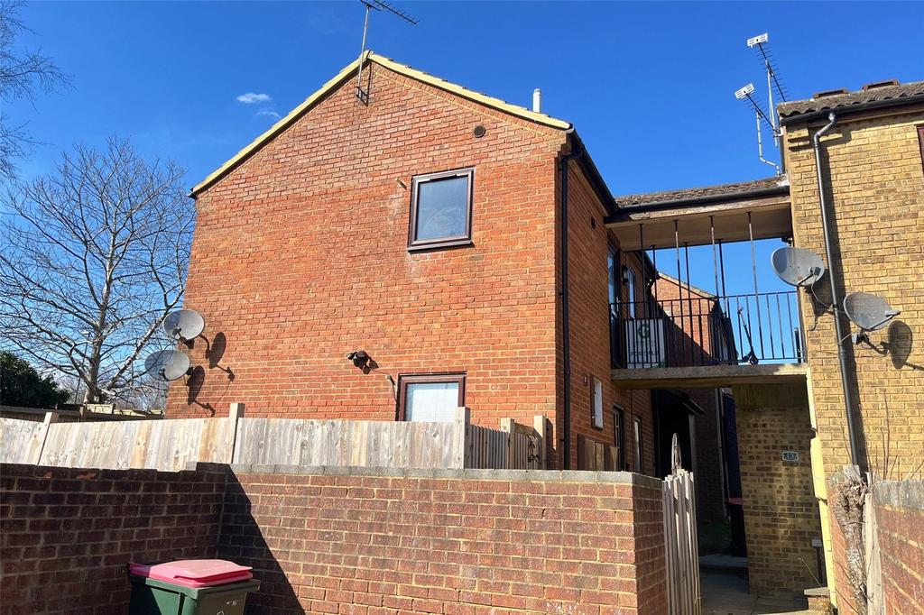 Greenways Walk, Broadfield, Crawley... 1 bed apartment - £120,000