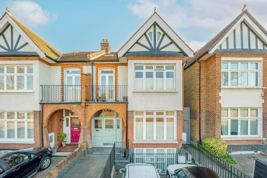 Roehampton Lane, London SW15 2 bed flat - £625,000