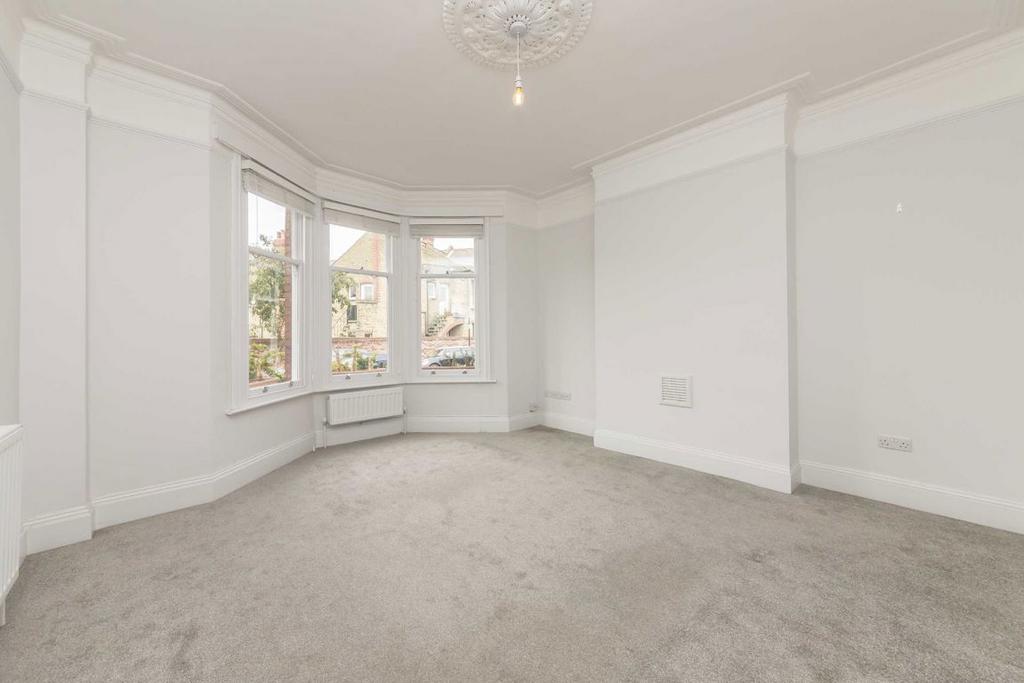 Radbourne Road, London SW12 1 bed flat to rent - £1,900 pcm (£438 pw)