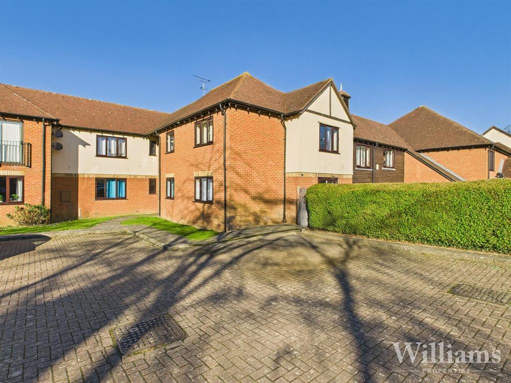 Griffiths Acre, Aylesbury HP17 2 bed flat for sale - £220,000