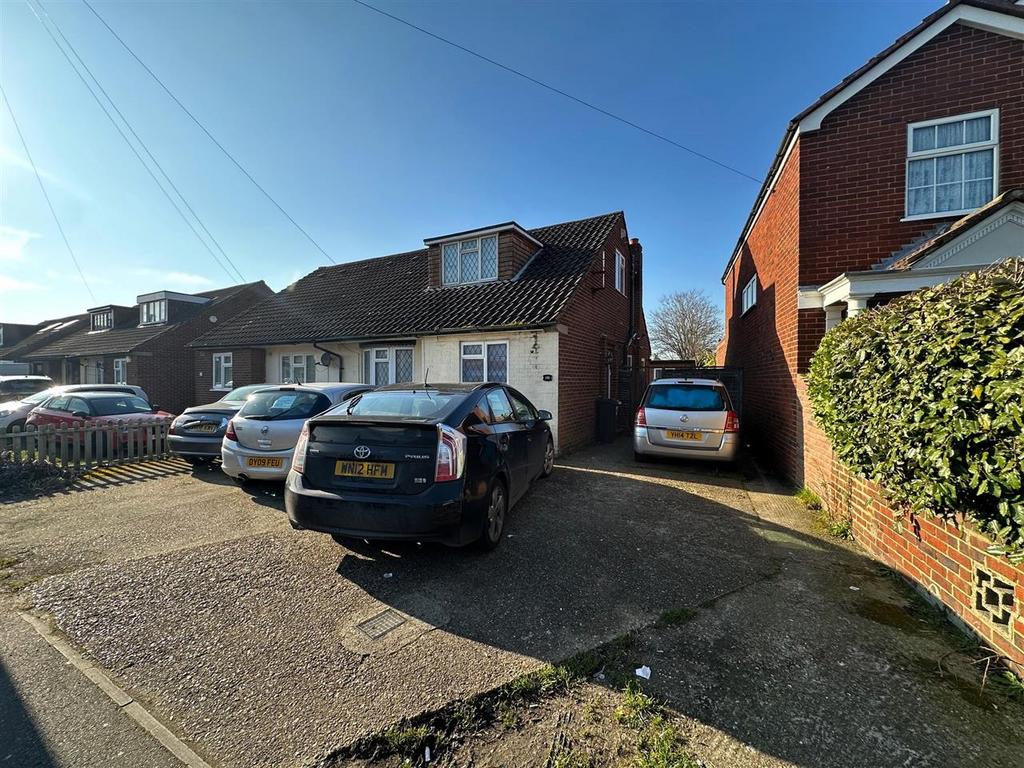 Hatton Road, Bedfont 3 bed bungalow for sale - £490,000