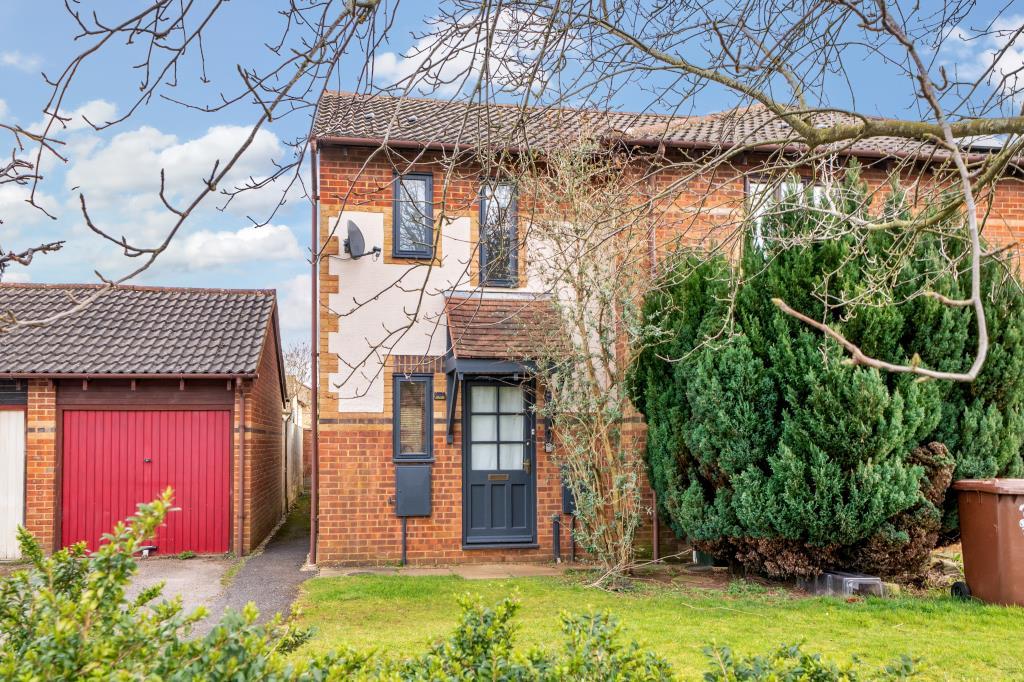 Spruce Drive, Bicester, OX26 1 bed semi-detached house - £1,250 pcm (£ ...
