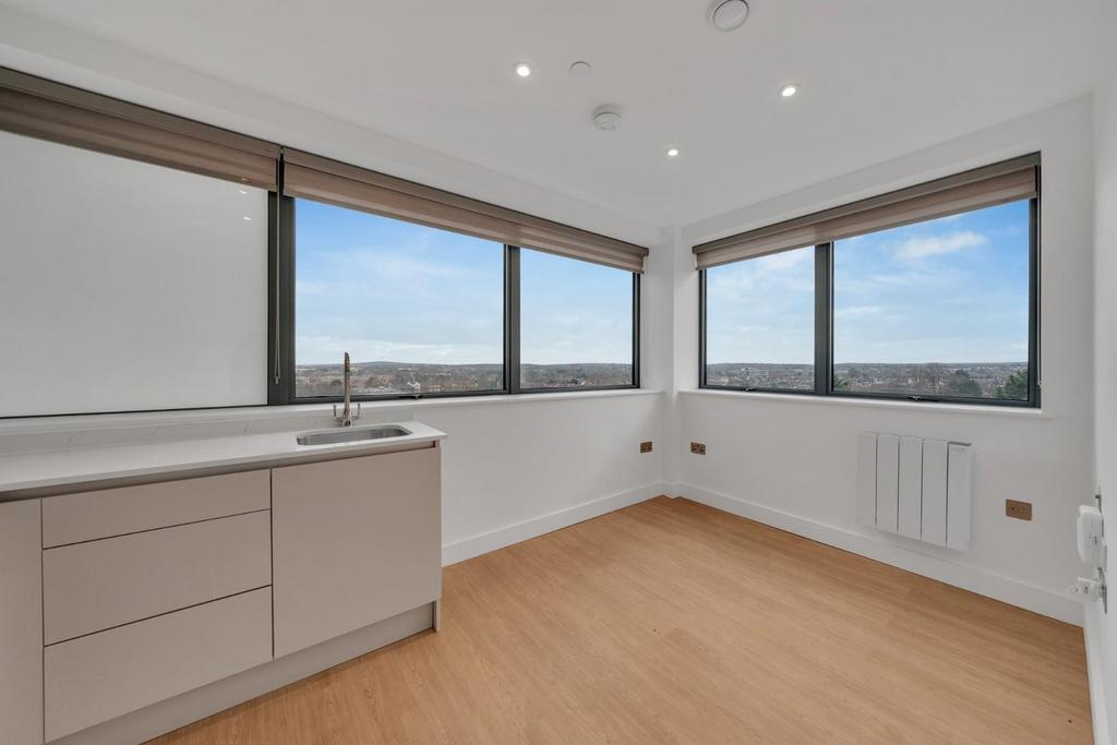 63 Croydon Road, London 1 bed flat - £1,350 pcm (£312 pw)