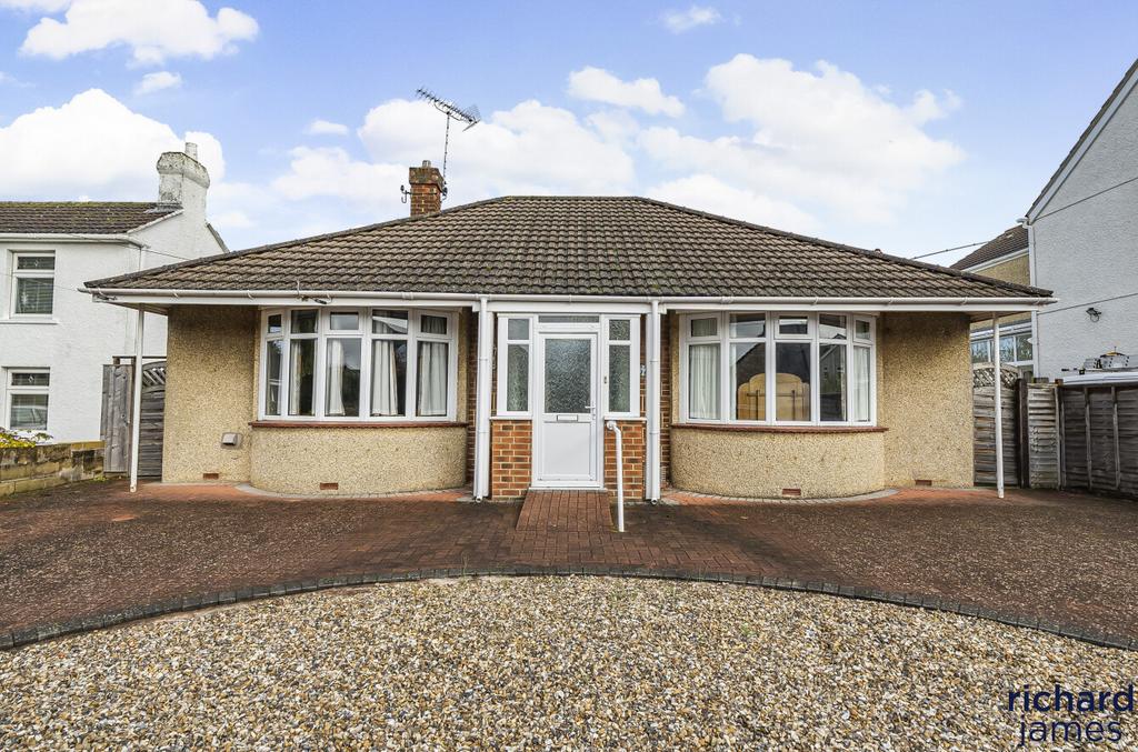 High Street, Haydon Wick, Swindon, SN25 2 bed bungalow for sale - £275,000