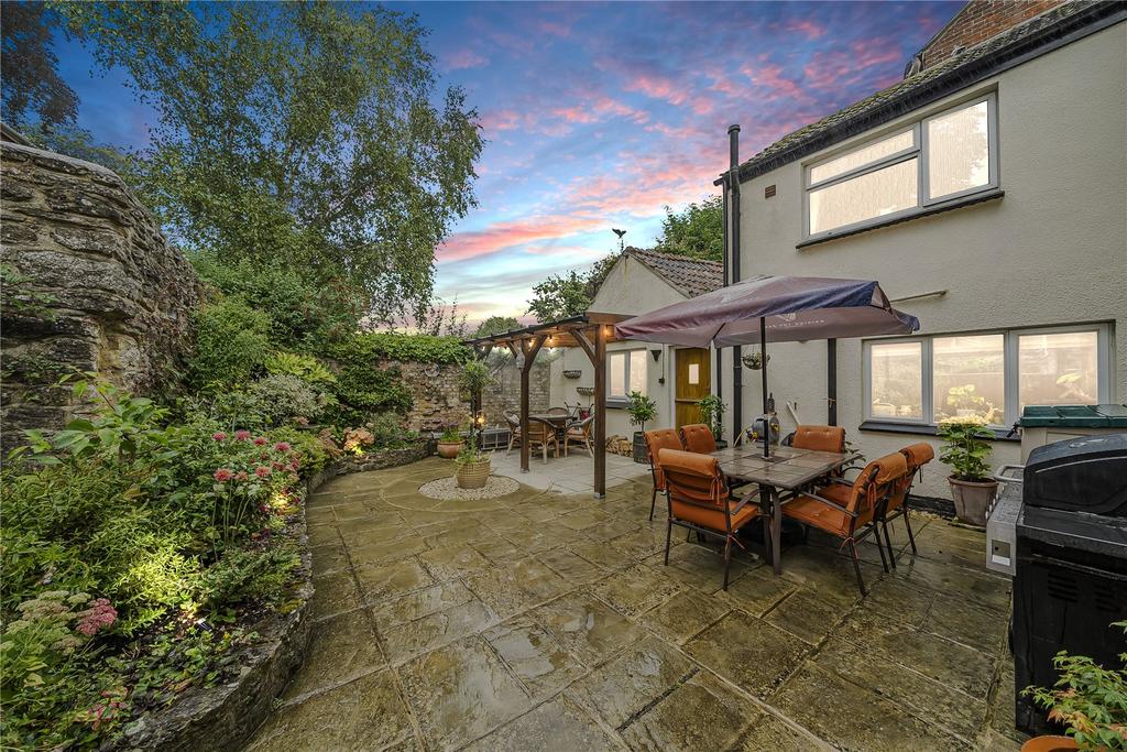 Cricklade Road, Highworth, Wiltshire... 4 bed semi-detached house - £ ...