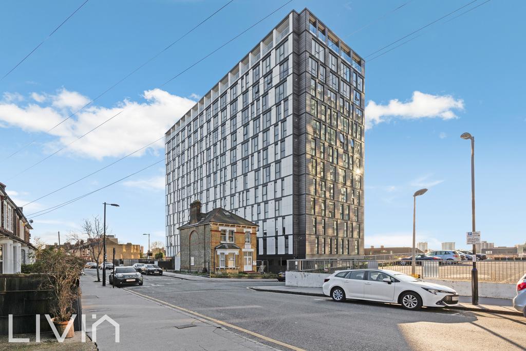 Centrillion Point, Croydon CR0 2 bed flat - £290,000
