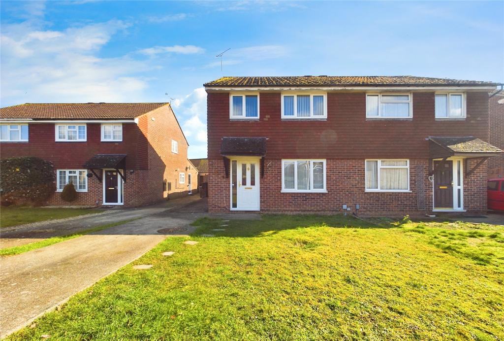 Warbreck Drive, Tilehurst, Reading... 3 bed semi-detached house - £425,000