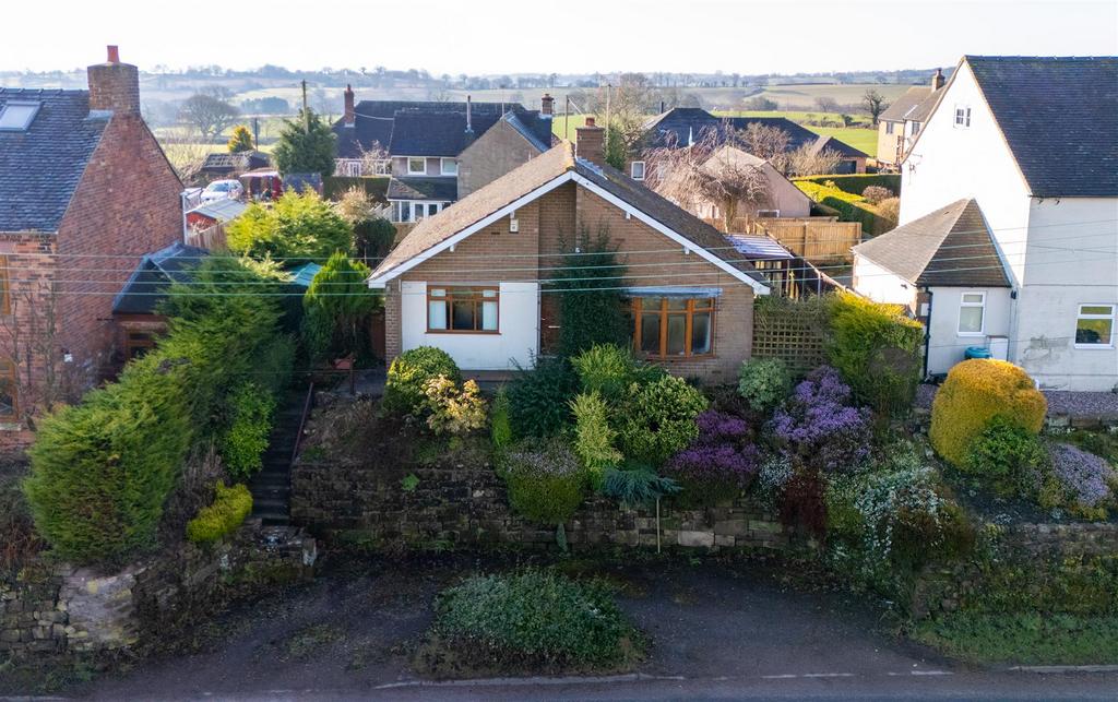 Gallows Green, Alton 2 bed detached bungalow - £250,000